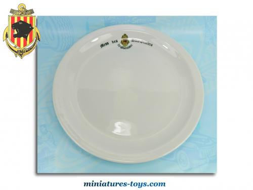 Une assiette du Mess des sous officiers du 24e RIMA en porcelaine ...