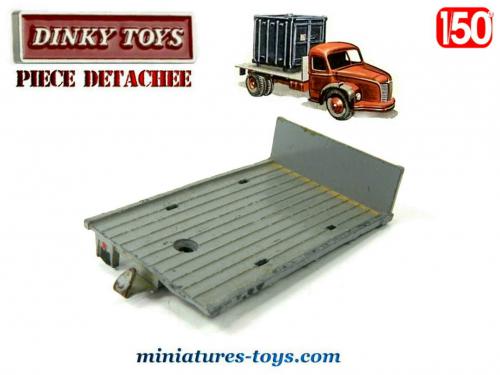 Le plateau du Berliet porte container miniature de Dinky Toys au 1/50e ...