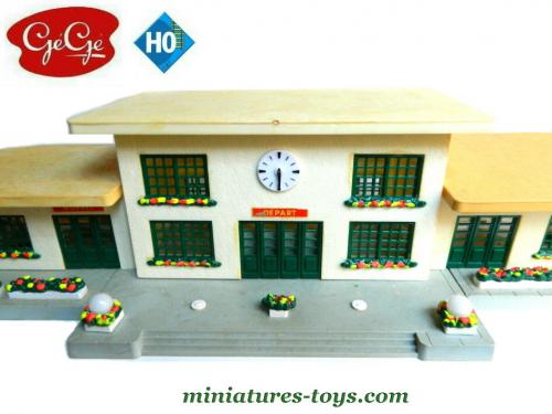 La grande gare ferroviaire en miniature de Gégé au HO HO miniatures-toys