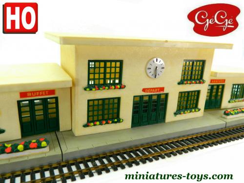 La grande gare ferroviaire en miniature de Gégé au HO HO miniatures-toys