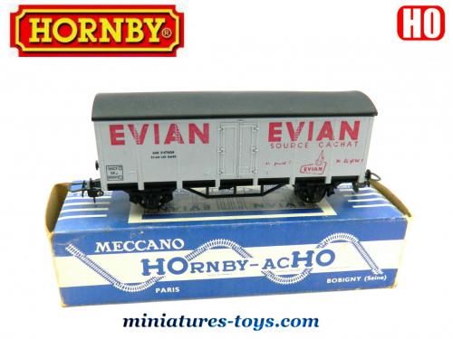 Le wagon couvert Evian de la SNCF en miniature par Hornby au HO ...
