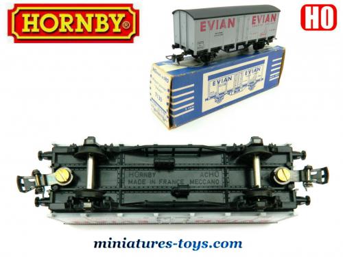 Le wagon couvert Evian de la SNCF en miniature par Hornby au HO ...