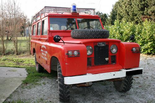 Le Land Rover 109 Secours Montagne en miniature de Solido au 1/43e ...