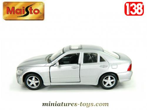 La Lexus IS 300 grise en voiture miniature par Maisto au 1/38e ...