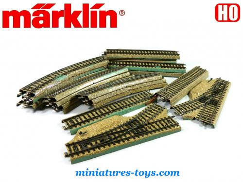 Un lot de 25 rails ferroviaires en métal 3 voies de Marklin au H0 HO ...