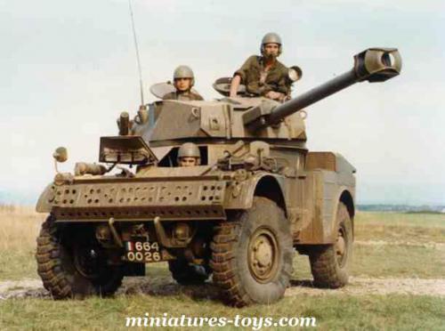 Le Panhard AML 90 vert en miniature militaire de Solido au 1/50e ...